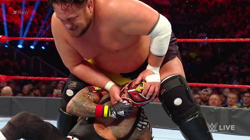 WWE RAW: 5 Reasons why Rey Mysterio defeated Samoa Joe WWE RAW: 5 Reasons why Rey Mysterio defeated Samoa Joe