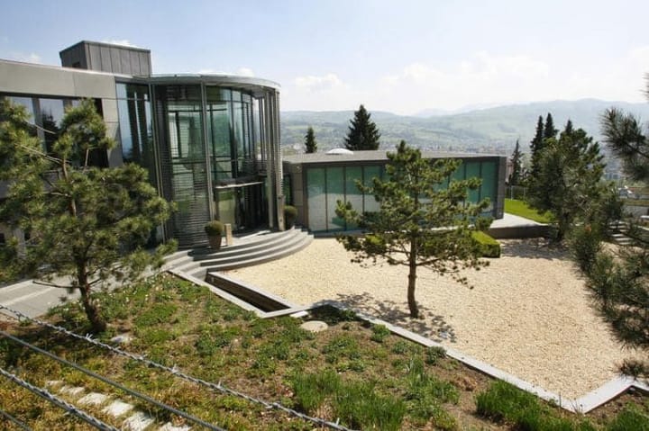 Exploring 5 Luxury Homes of F1's Richest Drivers