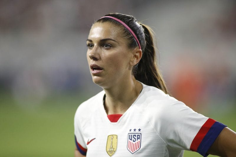 Alex Morgan chooses between Lionel Messi and Cristiano Ronaldo