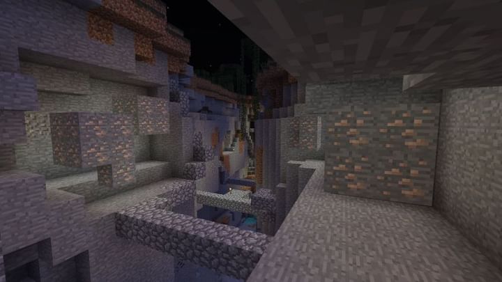 Where does iron spawn in Minecraft?