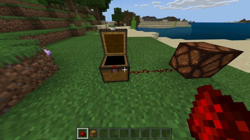 How to make a Chest in Minecraft & How to Use It