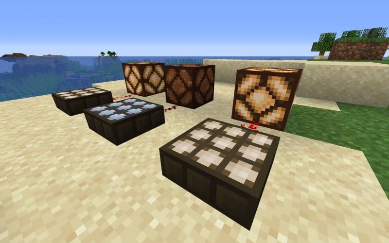 What does a daylight detector do in Minecraft?