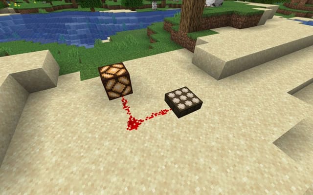 What does a daylight detector do in Minecraft?