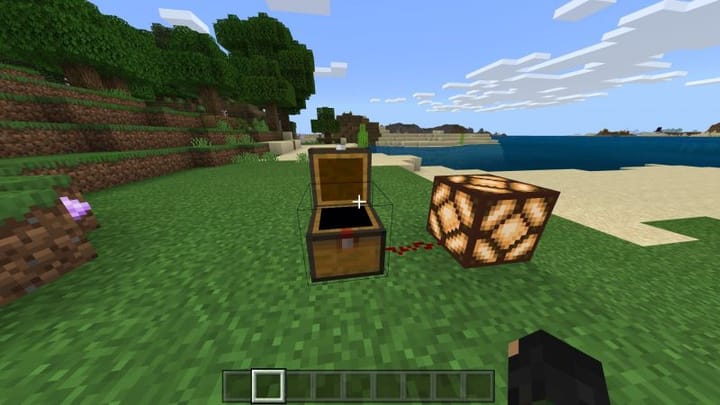 How to make a Chest in Minecraft & How to Use It