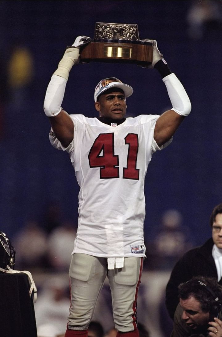 Why was Falcons Safety Eugene Robinson arrested before Super Bowl XXXIII?