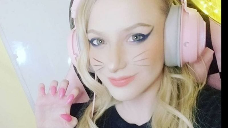 "If you don't start complimenting my body..": Twitch streamer slams ...