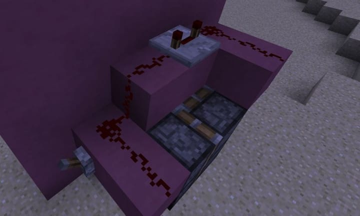 How to build a hidden door in Minecraft Java Edition