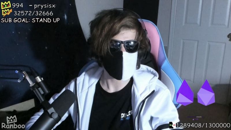 Minecraft streamer Ranboo does an eye reveal after revealing his hand ...