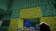 How to use sponges efficiently in Minecraft