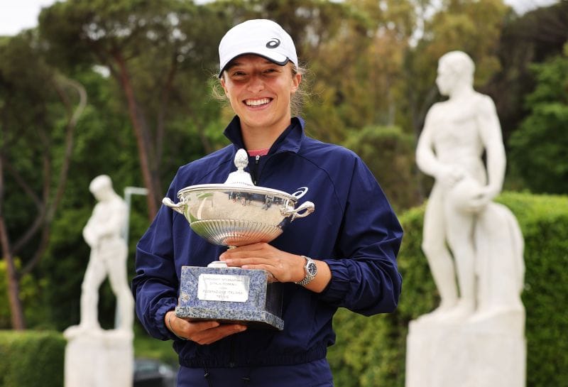 Iga Swiatek posts her first-ever picture with idol Rafael Nadal, jokes ...