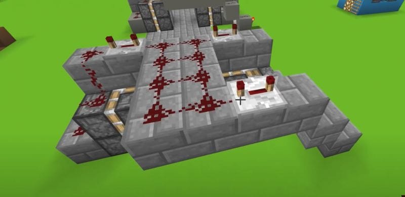 How to make a working piston door in Minecraft