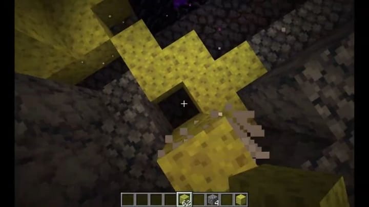How to use sponges efficiently in Minecraft