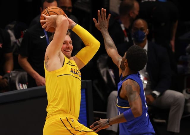 Who is the cover athlete for NBA 2K22?