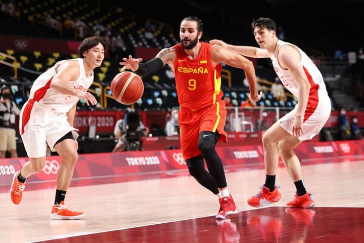 Who is on the Spain Men's Olympic Basketball team? Looking at the key ...