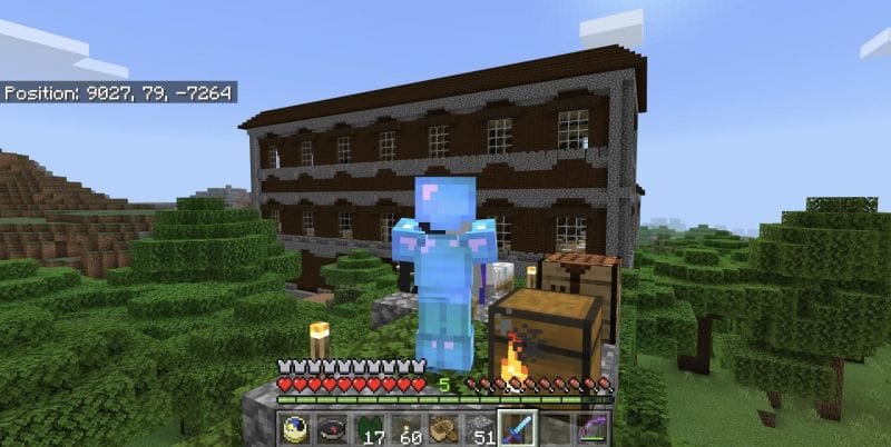 What does a trapped chest do in Minecraft