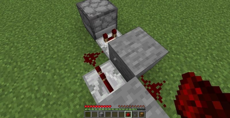 How to make an automatic item dropper in Minecraft