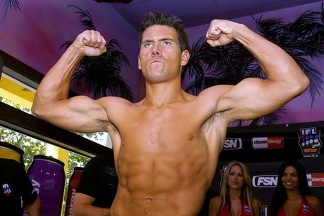 3 UFC stars who competed in the octagon with an injury