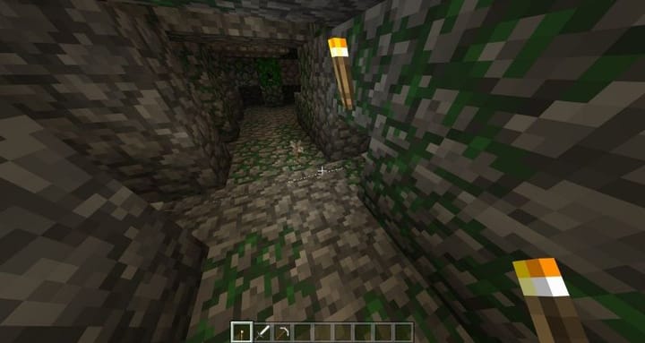 How to make traps using tripwire hooks in Minecraft