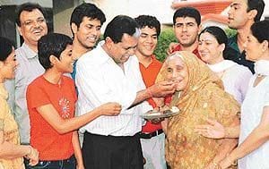 Kapil Dev's Family - Father, Mother, Siblings, Wife, Daughter