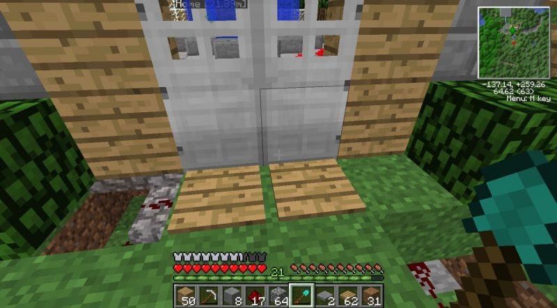 How to make an automatic door in Minecraft