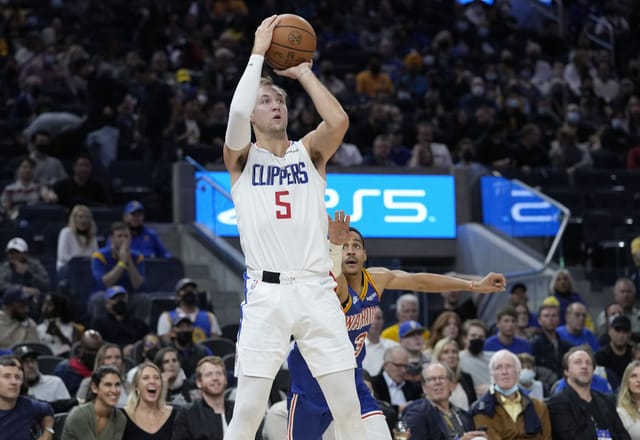 3 current NBA players who are righties but shoot left-handed