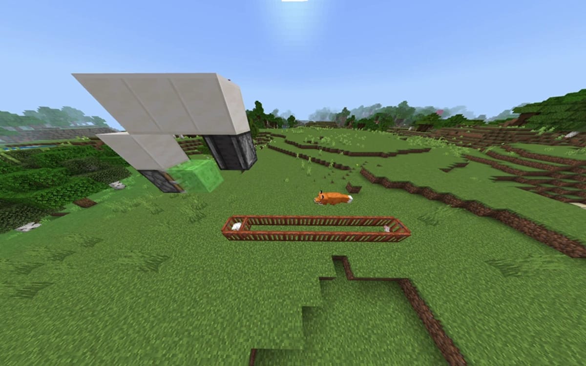Minecraft Redditor creates contraption to protect chicken from fox