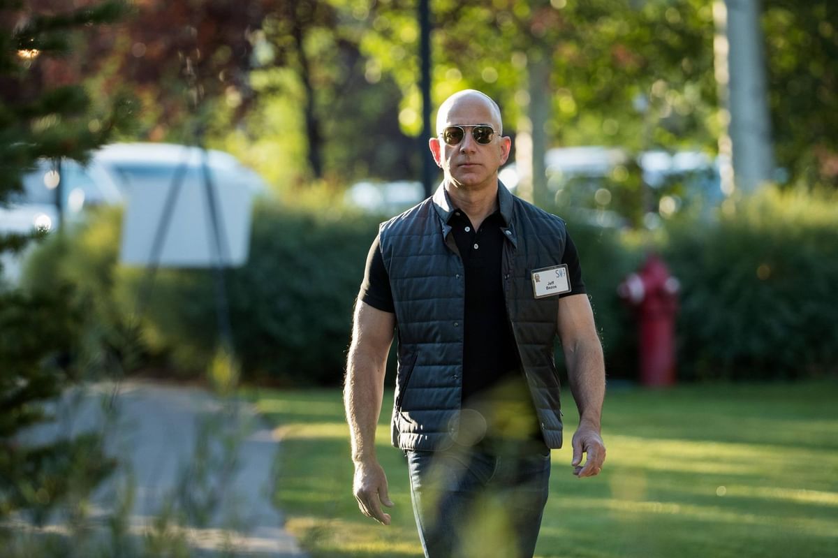 Pictures of buff Jeff Bezos takes the internet by storm