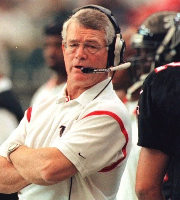 Tributes pour in for late NFL legend Dan Reeves