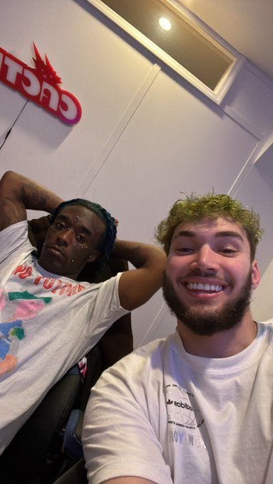 How many hours did Adin Ross stream on Twitch in 2021?