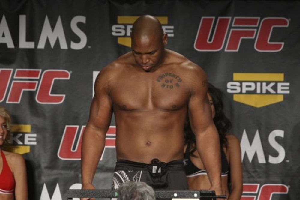 5 former NFL players who made a move into the UFC