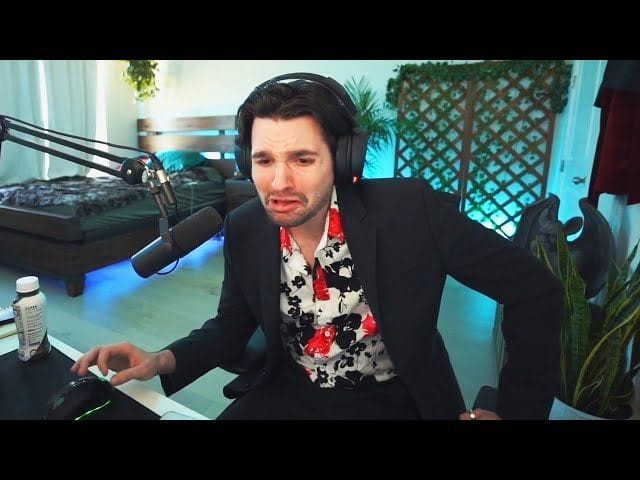 Cyr warned chat about a 3 day Twitch ban before it happened
