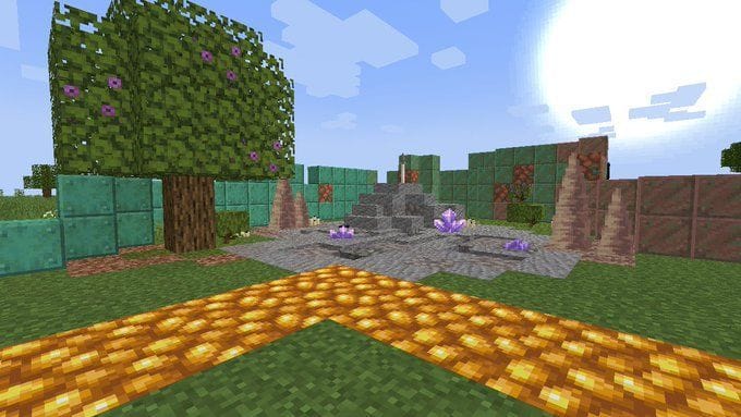 5 best Minecraft builds using gold (2022)