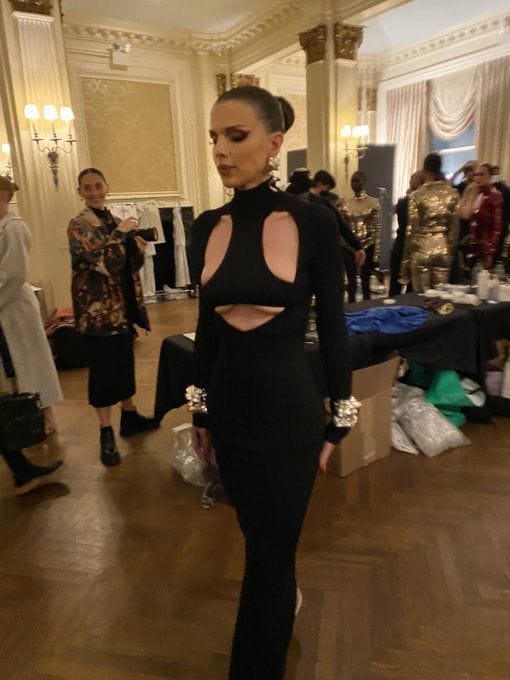 Fans surprised as Julia Fox opens for LaQuan Smith at NYFW hours after ...