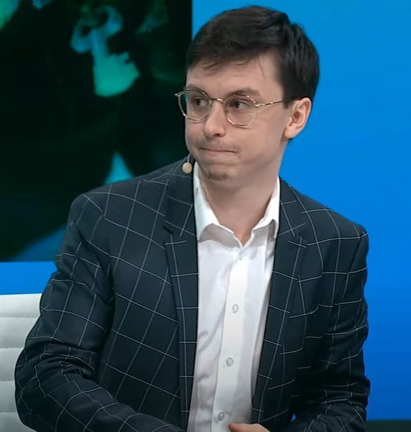 Twitch streamer Caedrel accidentally closes Lost Ark