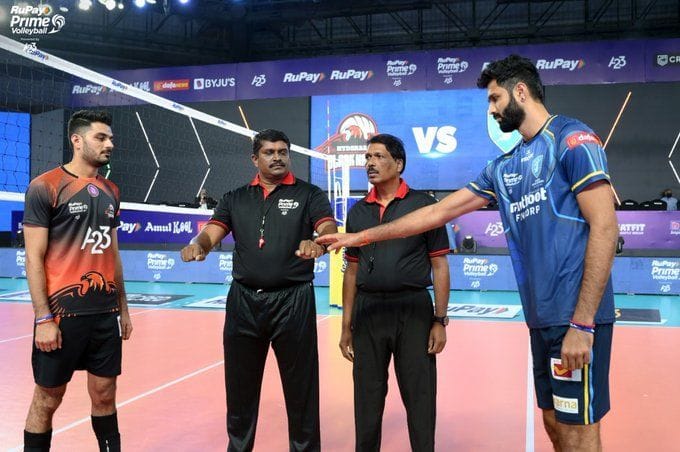 PV Sindhu inducts father PV Ramana into Prime Volleyball League Hall of ...