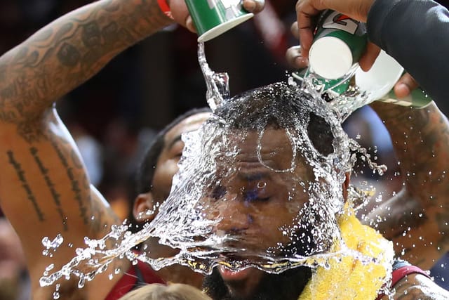 "Like Got damn Vannah!!! It’s on hell in here" - LeBron James gives ...