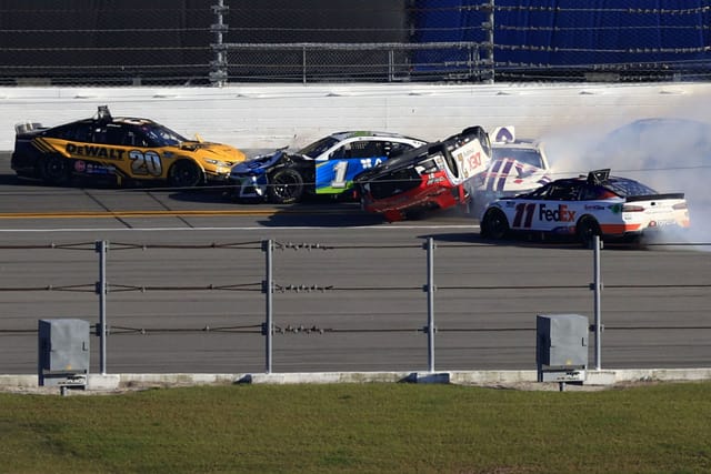 Watch: Daytona 500 8-car wreck