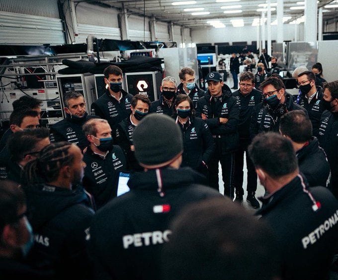 Lewis Hamilton takes to the simulator before 2022 F1 season opener