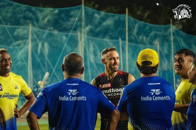 IPL 2022: [In Pictures] Faf du Plessis catches up with former teammates ...