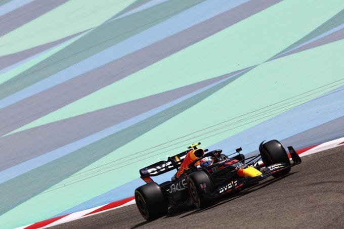 Max Verstappen blazes the timing boards, Lewis Hamilton struggles on ...