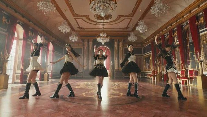 Red Velvet's extravagant set for 'Feel My Rhythm' dance performance ...