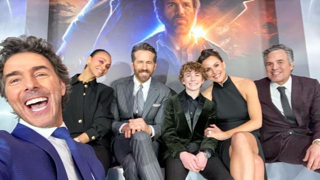 How many Marvel superheroes are in The Adam Project? Director opens up ...