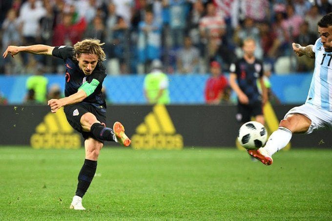5 best long-range midfield shooters in football