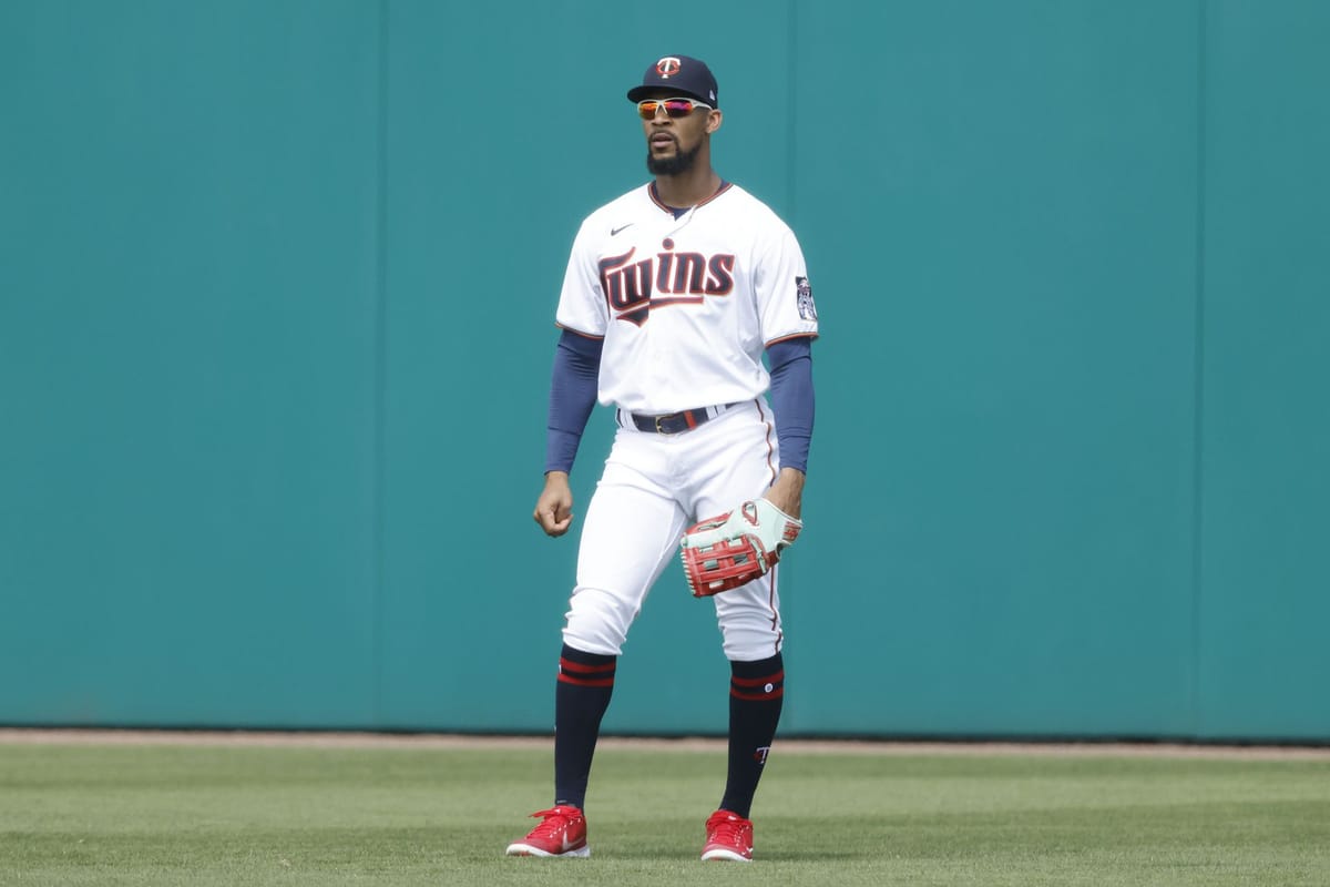 Watch: Byron Buxton leaps for an unbelievable catch