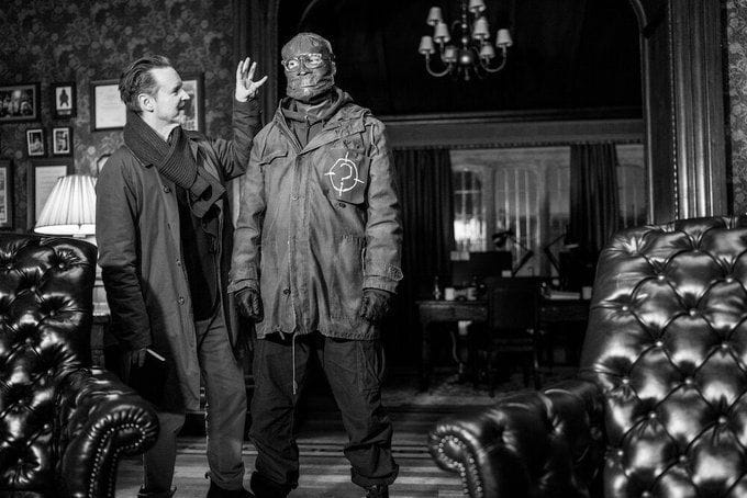 Does The Riddler know who The Batman is? Theories explored