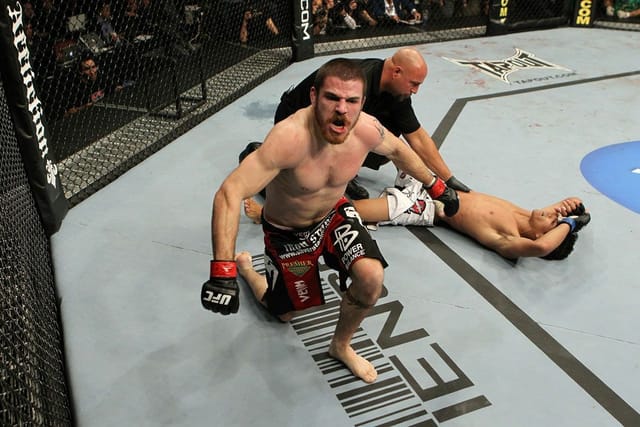5 best kneebar submissions in the UFC