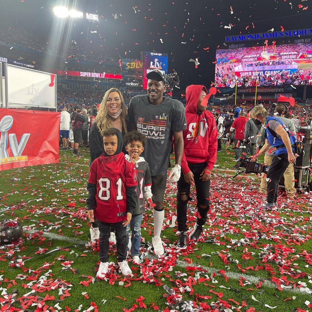 Antonio Brown's ex Chelsie Kyriss reveals potential tell-all book