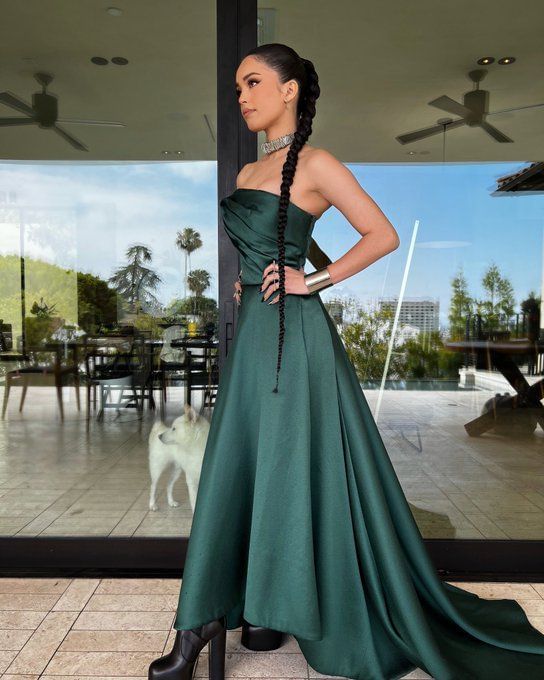 Streamers react as Valkyrae shares gala look