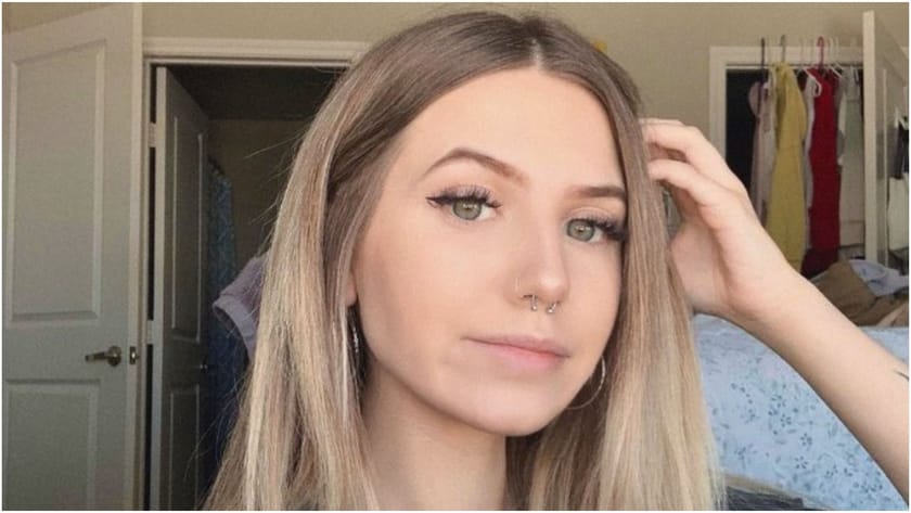 FaZe Kalei's cat knows when she's about to end her stream