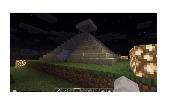 How to build a pyramid in Minecraft